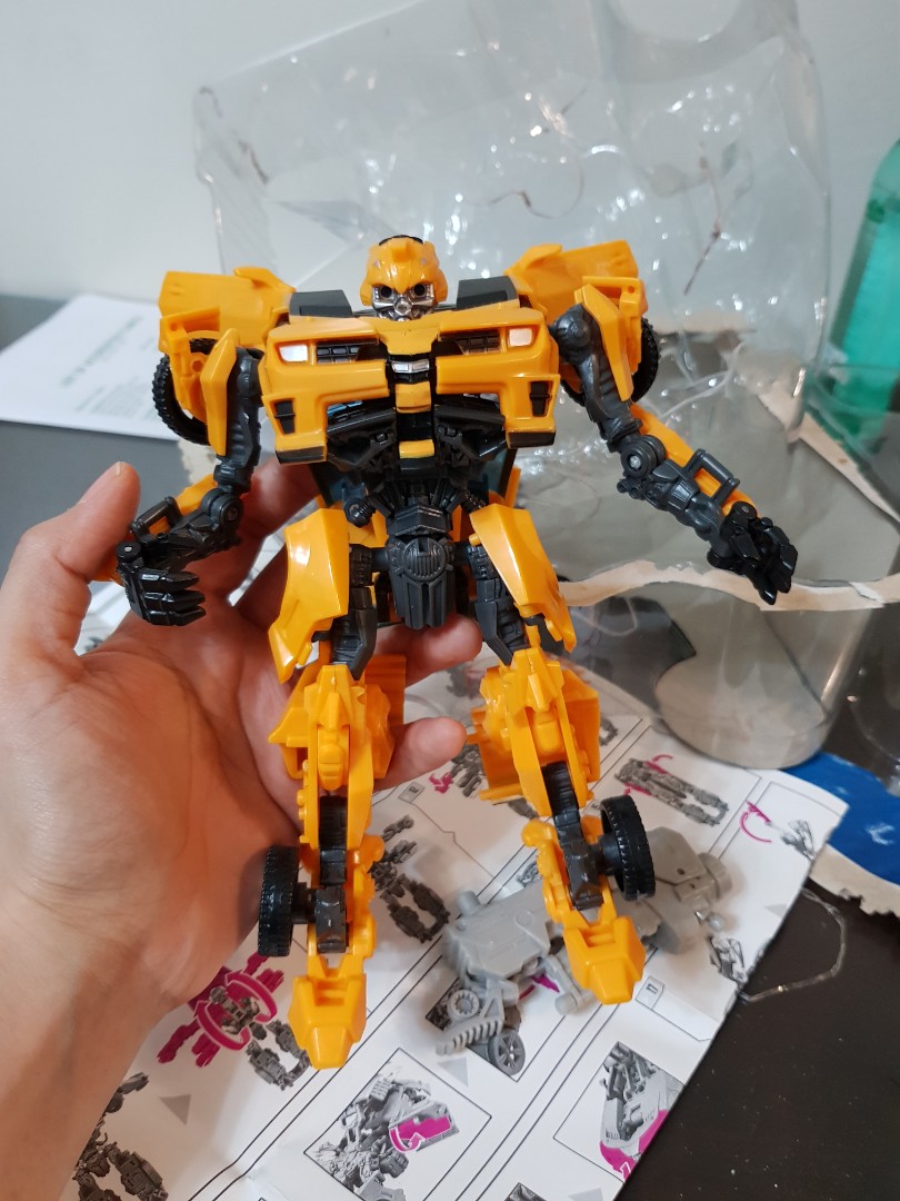 HUGE Transformers Bumblebee (Transforming), Hobbies & Toys, Toys ...