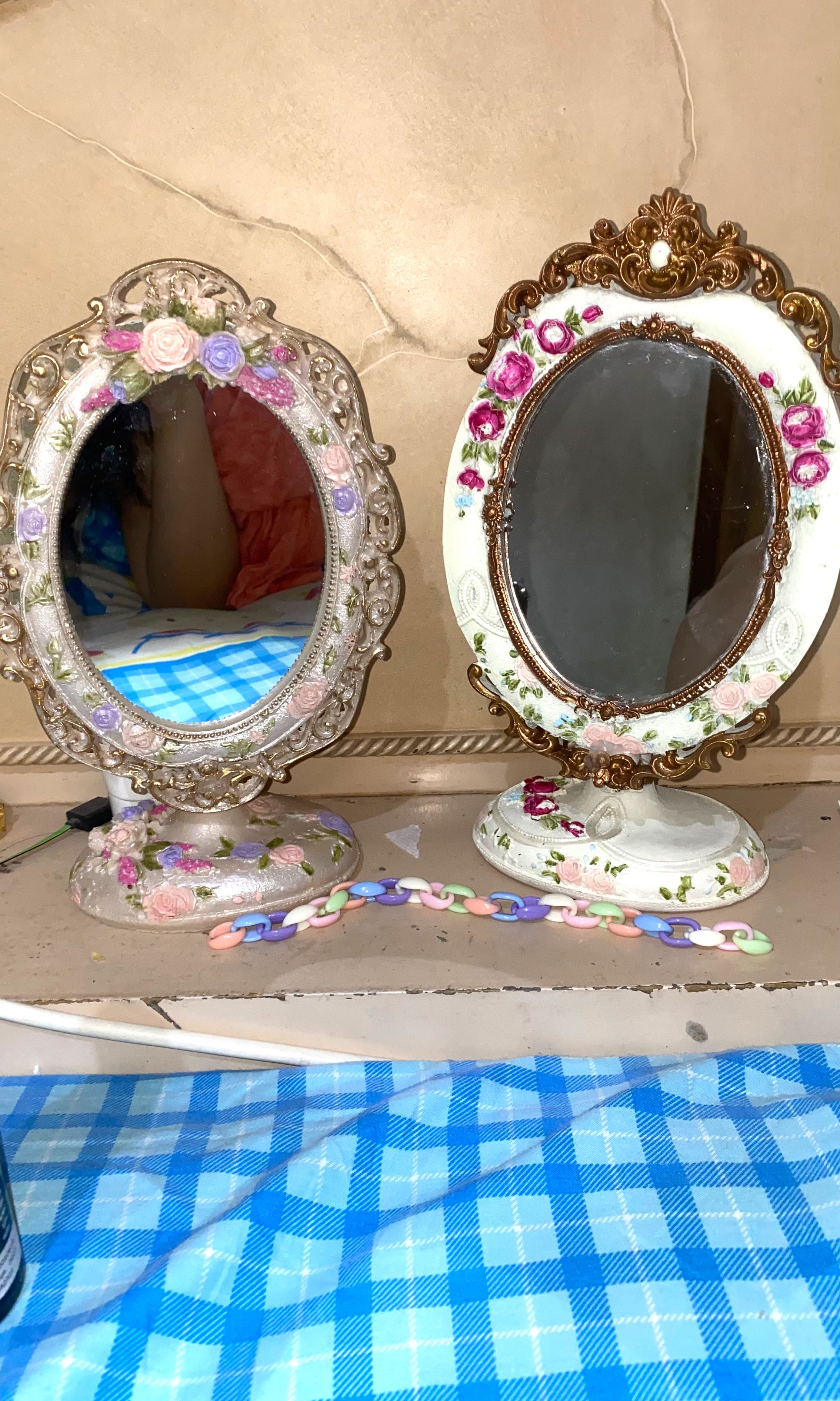 mirror kaca castle barbie princess, Barang Yang Dicari di Carousell