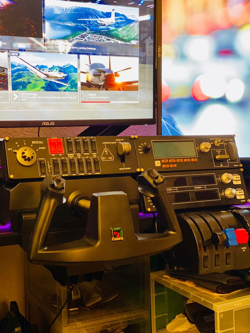 Saitek Pro Flight Yoke + Pro Flight Rudder Pedals + Trim Wheel, Video ...