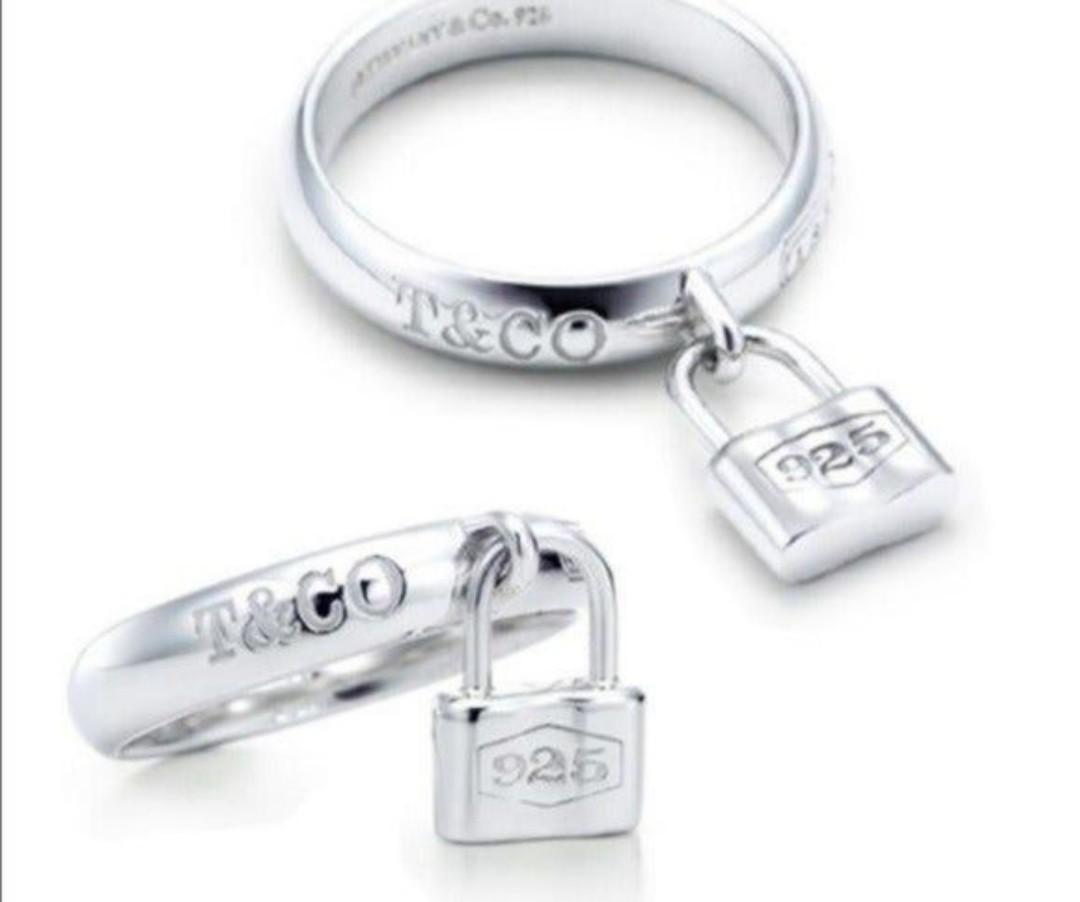 TIFFANY & CO 925 Silver Love & Lock ring, 名牌, 飾物及配件 - Carousell