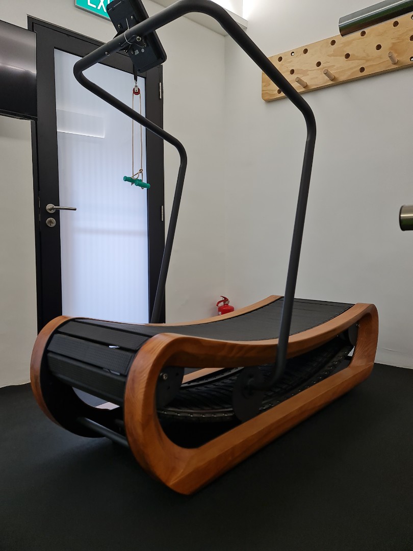 Treadmill - curved - Self powered, Sports Equipment, Exercise & Fitness ...