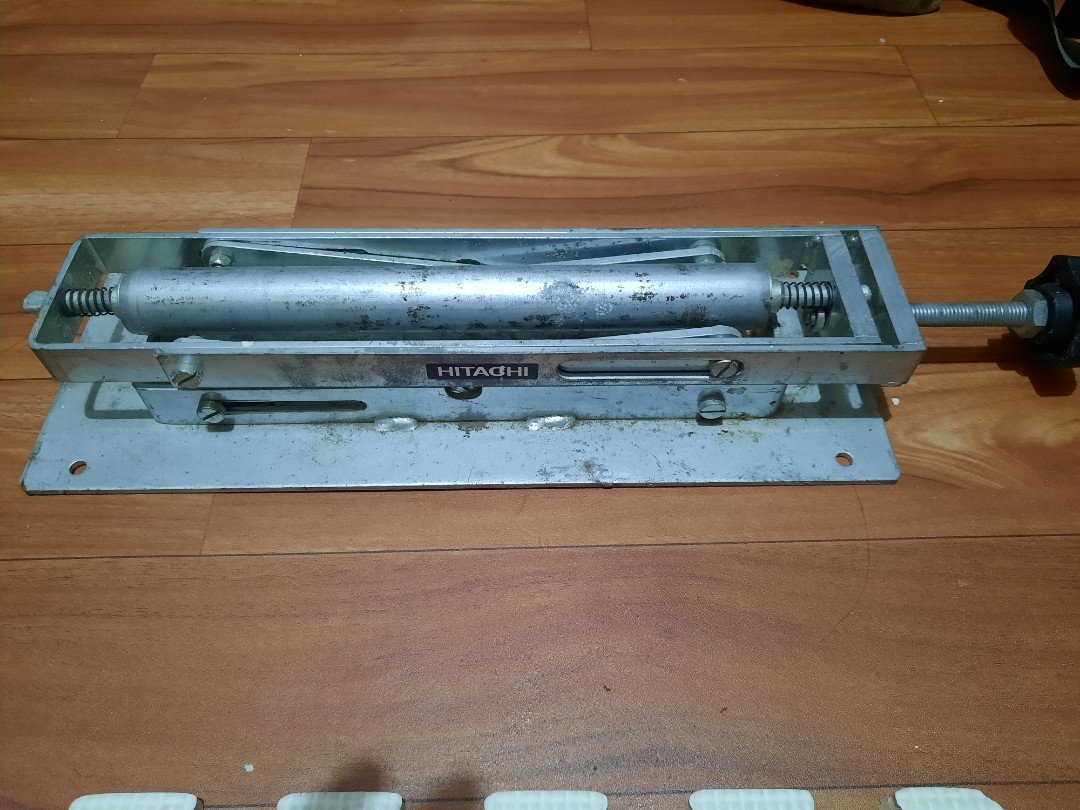 Auxiliary roller for desktop round saw, Hobbies & Toys, Stationary ...