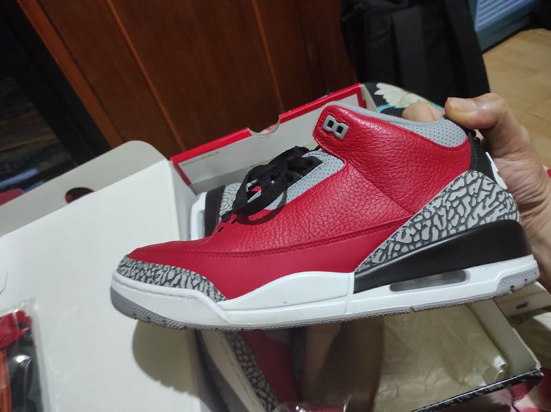 Nike Air Jordan RED CEMENT, Fesyen Pria, Sepatu , Sneakers di Carousell