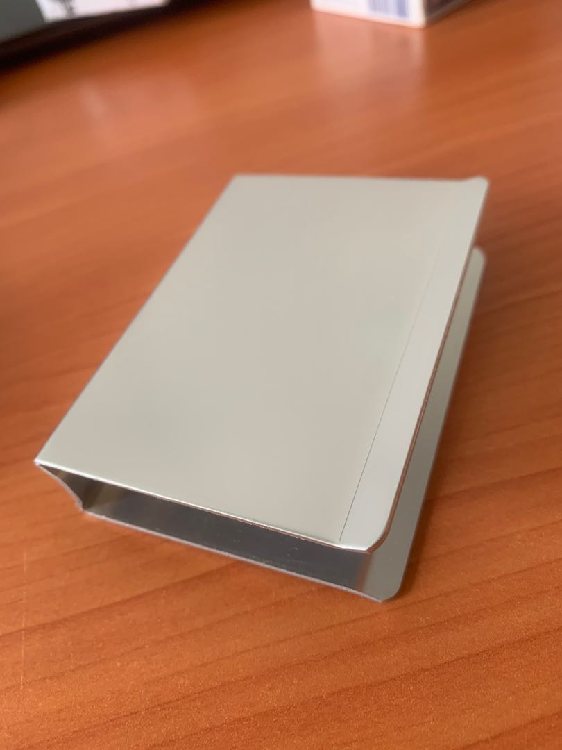 Playing card clip, Hobbies & Toys, Toys & Games on Carousell