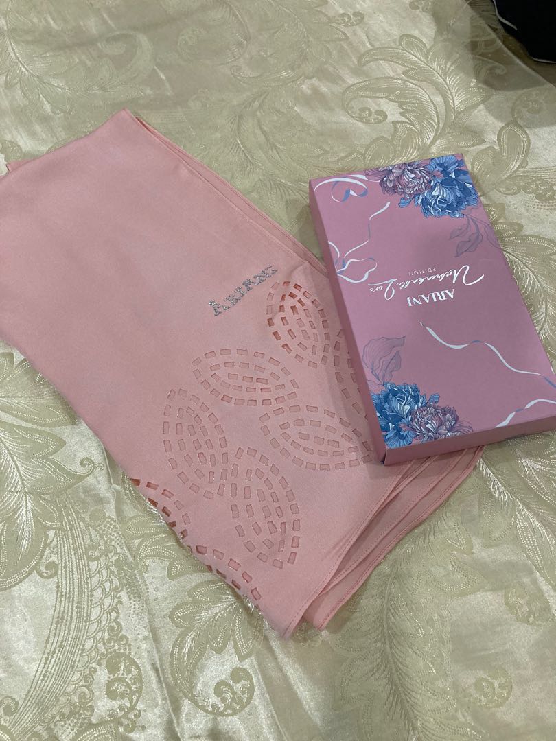 Ariani Lasercut Scarves in Peach, Women's Fashion, Muslimah Fashion ...