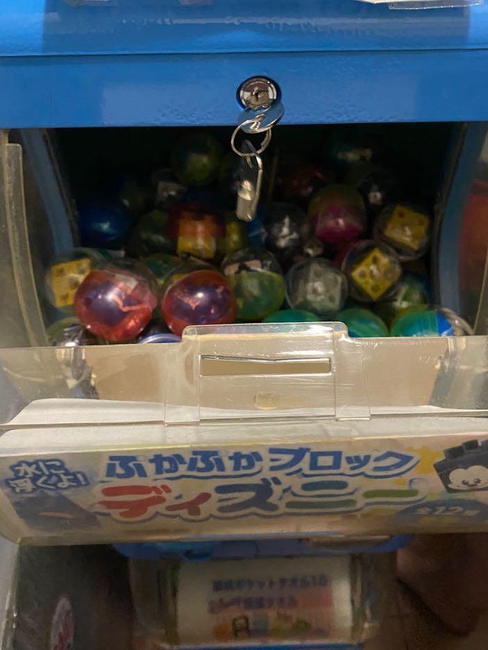 Gashapon Machine Capsule Toy Vending Machine, Hobbies & Toys, Toys ...