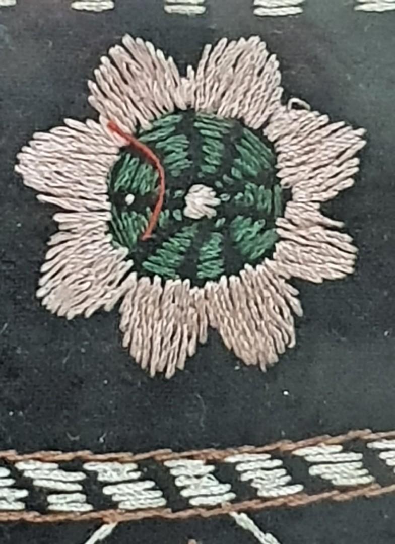 lukisan kain tebal batik budaya orang asli dari sulaman kain tali guni ...