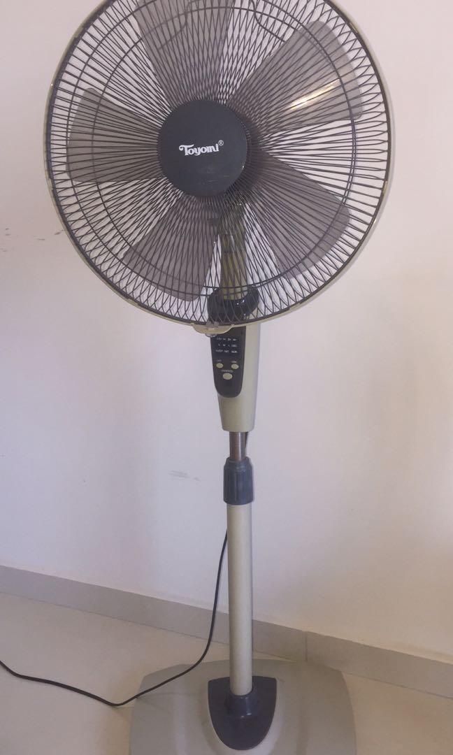 Stand Fan, Furniture & Home Living, Lighting & Fans, Fans on Carousell