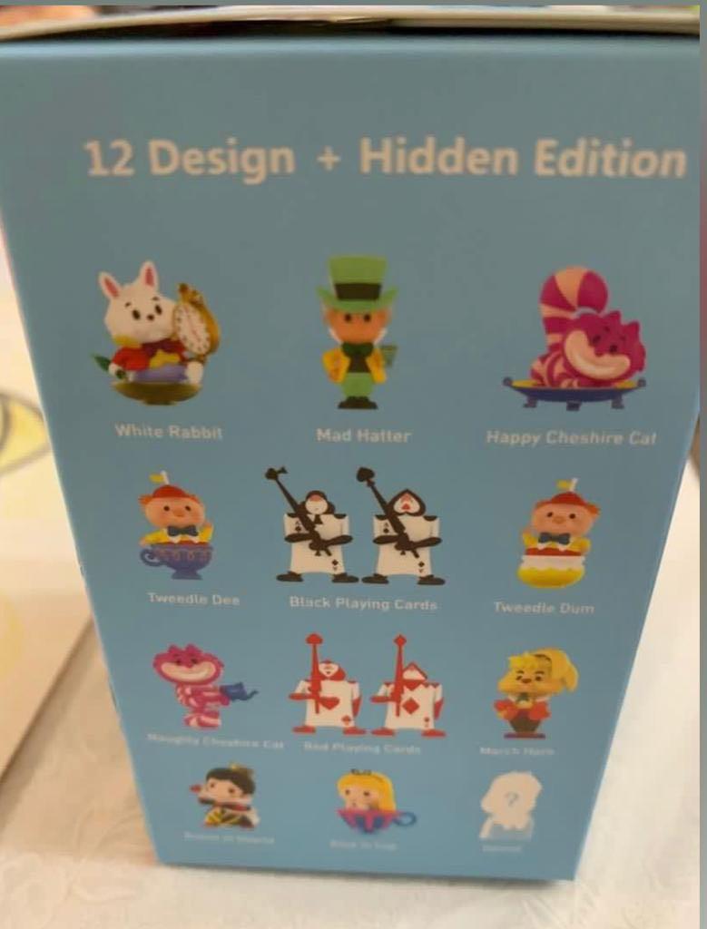 Disney Alice 愛麗絲盲盒 Tweedie Dee, 興趣及遊戲, 收藏品及紀念品, 明星周邊 - Carousell