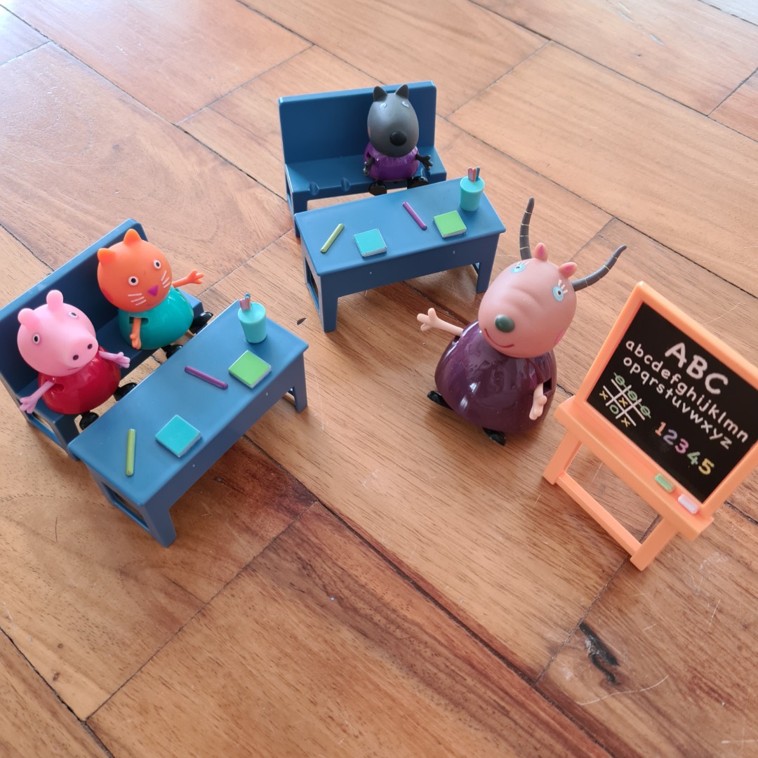Original Peppa pig classroom set, Hobbies & Toys, Toys & Games on Carousell
