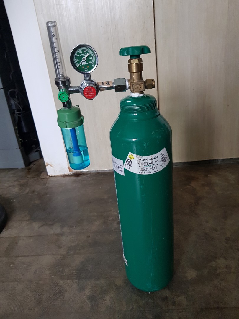 Oxygen tank & regulator w/ content, Health & Nutrition, Medical ...