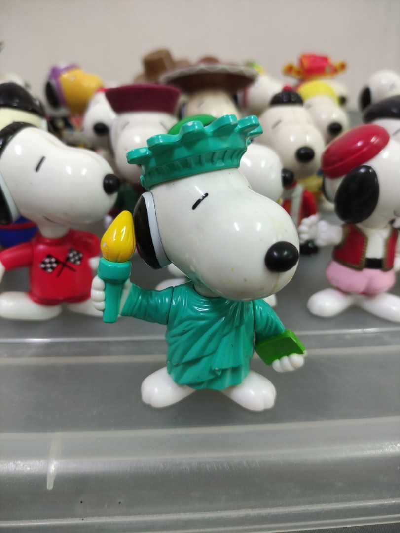 Snoopy Around The World McDonald 1999, Hobbies & Toys, Collectibles ...