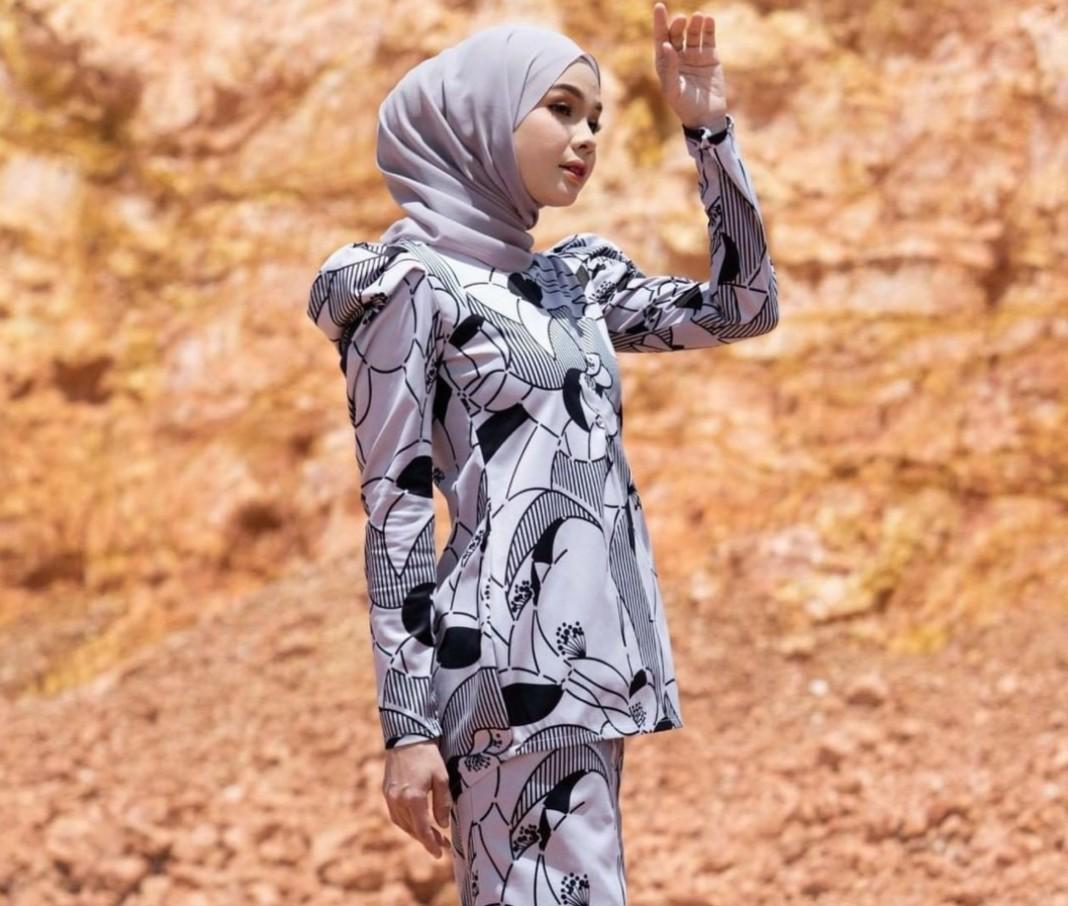 Daria Kurung Stella Raya 2021 Edition, Women's Fashion, Muslimah ...