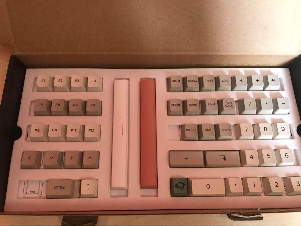 Gamakay MK61 & Akko 9009 Keycaps, Computers & Tech, Parts & Accessories ...