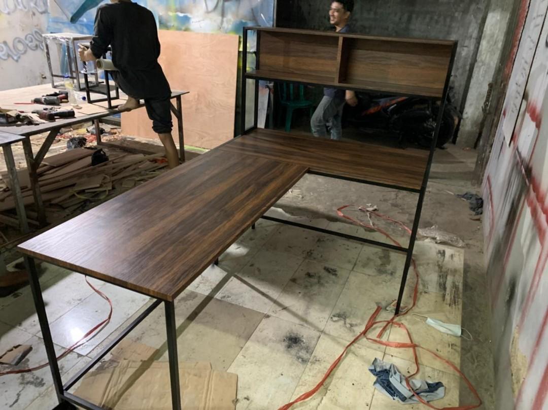 Letter L Meja belajar komputer laptop, Perabotan Rumah di Carousell