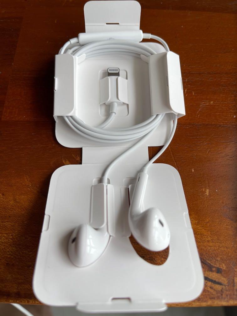 Apple EarPods with lightning cable, Audio, Earphones on Carousell