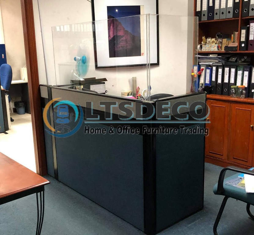 COUNTER TABLE W/ ACRYLIC CLEAR GLASS OFFICE PARTITIONS, Furniture ...