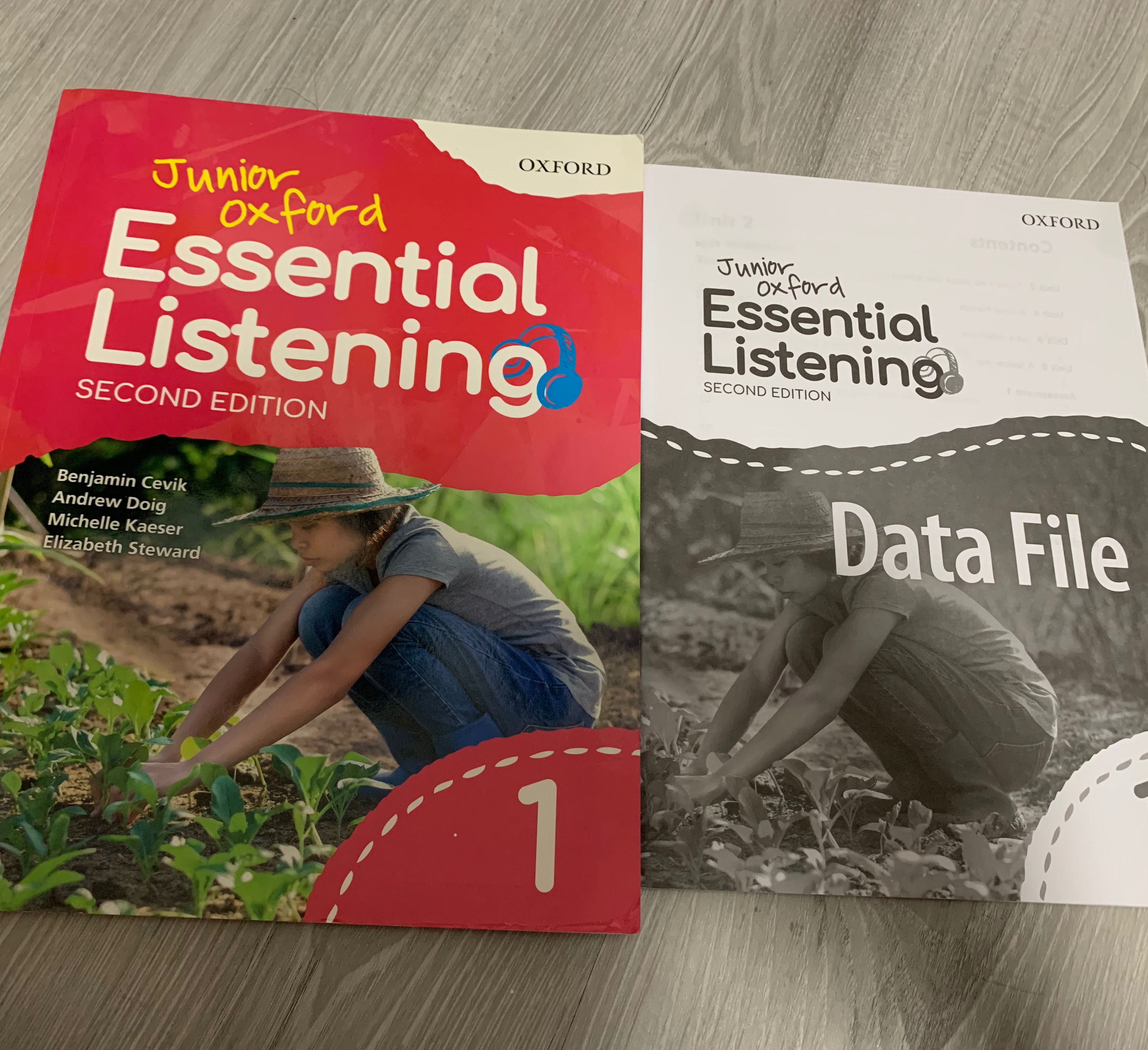 Junior oxford essential listening, 興趣及遊戲, 書本 & 文具, 書本及雜誌 - 補充練習 - Carousell