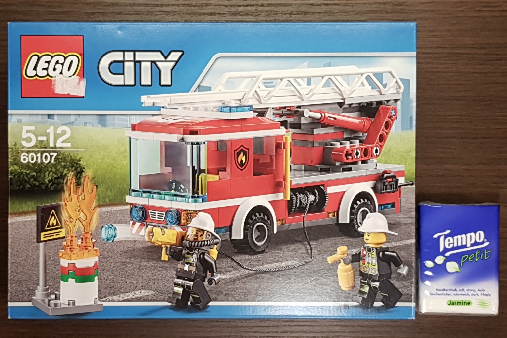LEGO CITY 60107 Fire Ladder Truck, 玩具 & 遊戲類, 玩具 - Carousell
