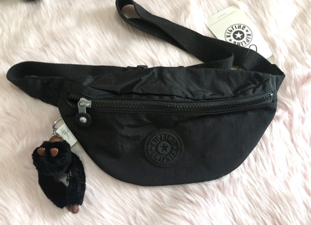 Original kipling pria belt bag, Luxury, Bags & Wallets on Carousell