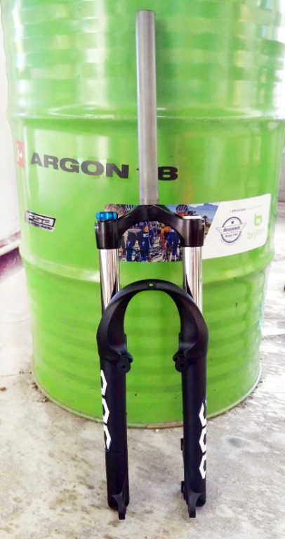 SPINNER 300LC油壓避震前叉 26吋登山車使用 鋁合金下叉 手控可鎖 碟煞.V夾共用 行程100mm 台灣製造 消光黑色, 體育器材 ...