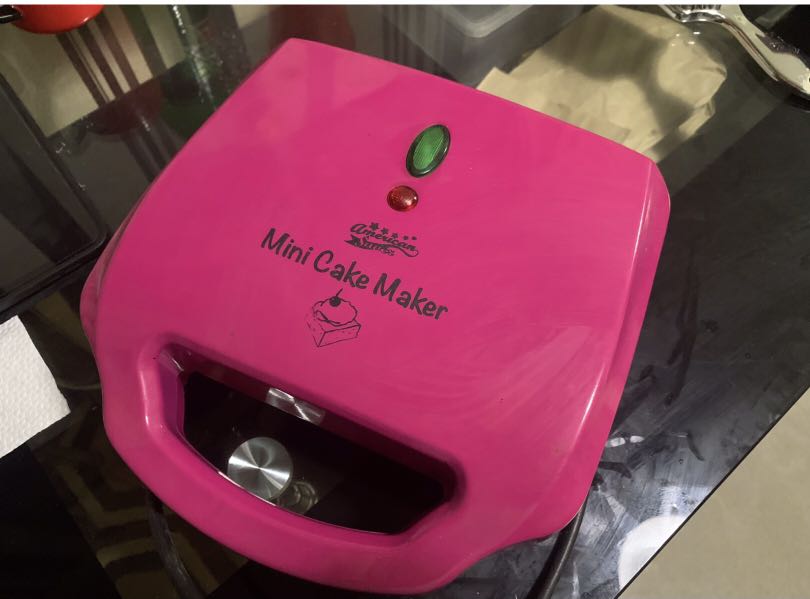 Tupperware Mini Cake Maker, TV & Home Appliances, Kitchen Appliances ...