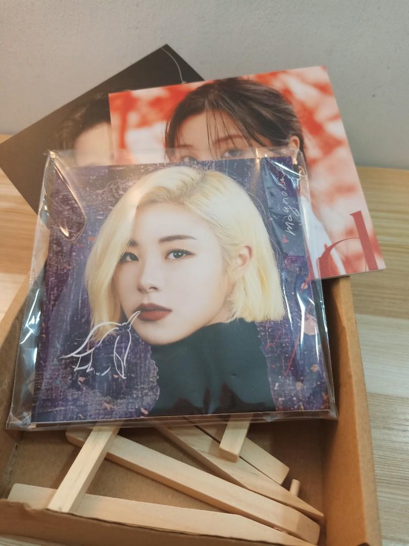 Wheein Magnolia Soar Redd Sintra Boards with wood stand SET, Hobbies ...