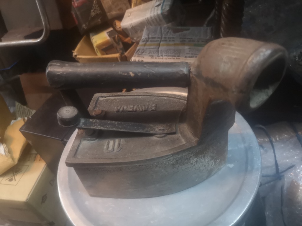 Serika serombong besi, Furniture & Home Living, Home Decor, Vases ...