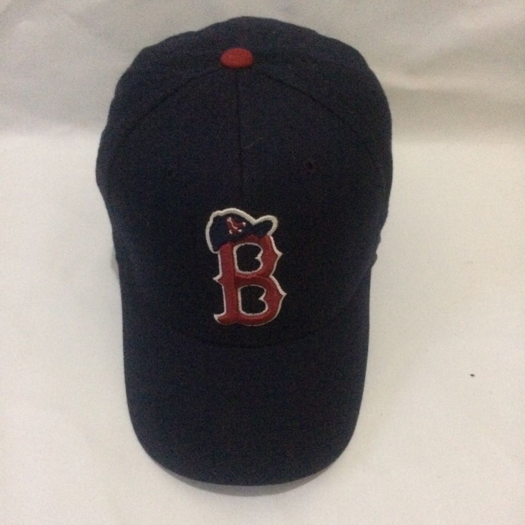 Topi mlb logo B, Fesyen Pria, Aksesoris, Topi di Carousell