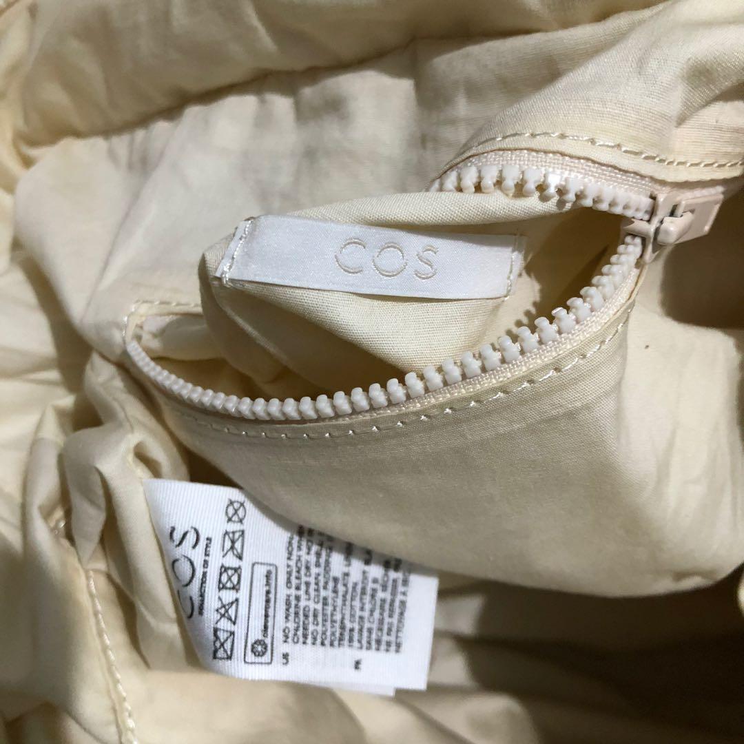 Cos cloud bag white and large, 女裝, 手袋及銀包, 多用途袋 - Carousell