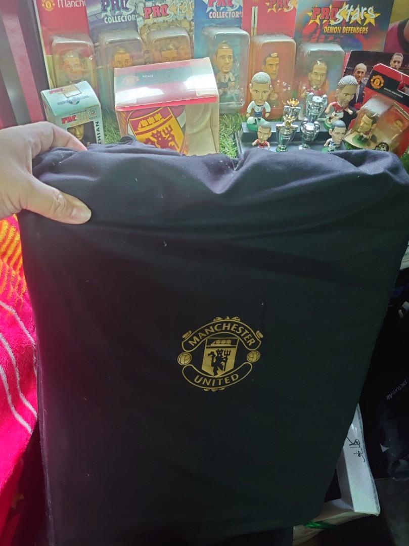 Manchester UNITED WOODEN BOX, Hobbies & Toys, Memorabilia ...