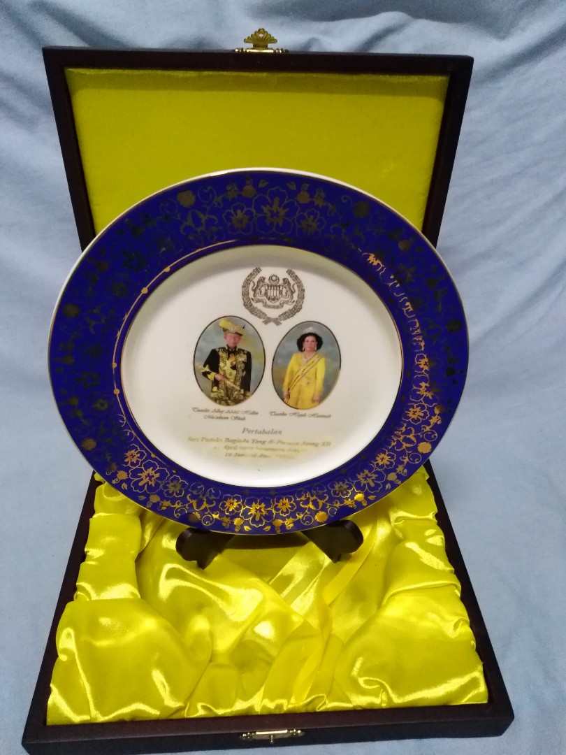 Pinggan porcelain PERTABALAN SERI PADUKA BAGINDA YANG DI PERTUAN AGONG ...
