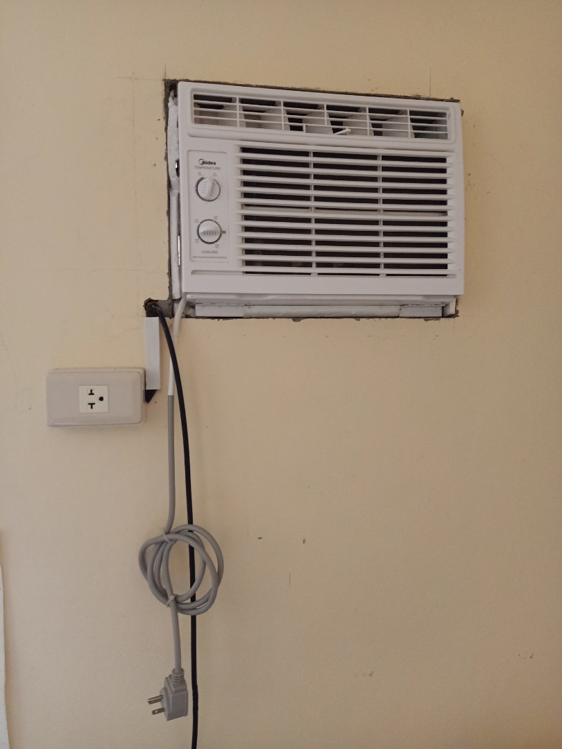 0.6hp MIDEA Manual Window Type Aircon 3k LESS than original price ...