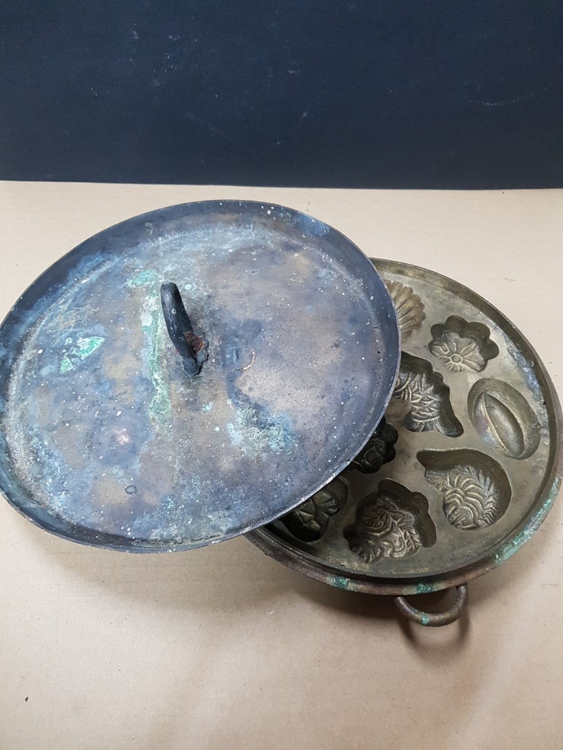 Brass kueh bahulu kuih bahlu mould, Hobbies & Toys, Memorabilia ...