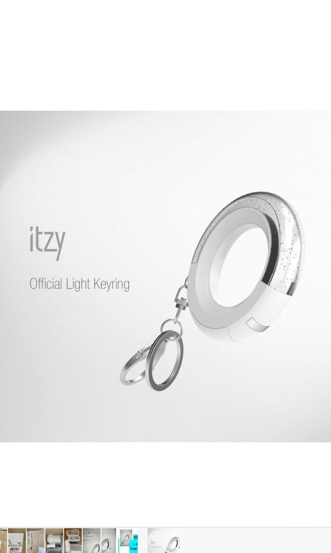 Itzy Official mini Light stick Keyring, Hobbies & Toys, Memorabilia ...
