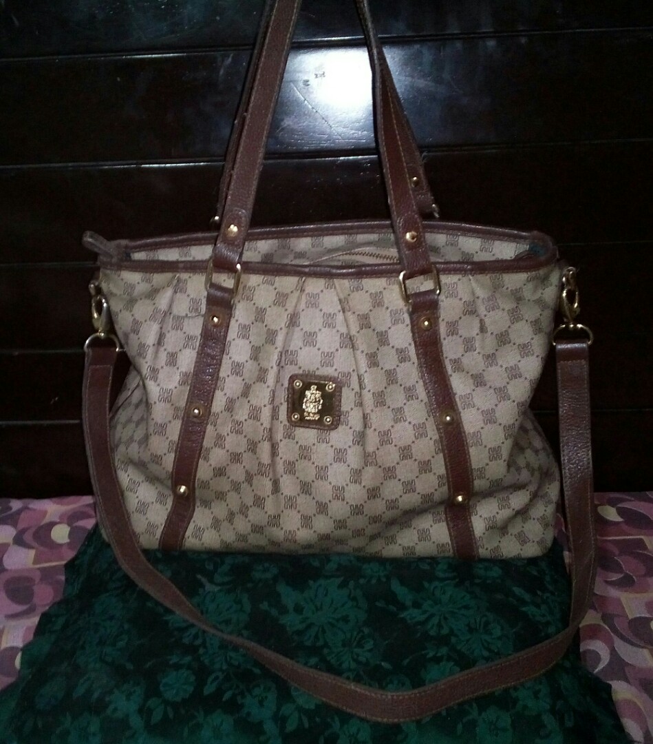 St. Scott London Tote bag, Luxury, Bags & Wallets on Carousell