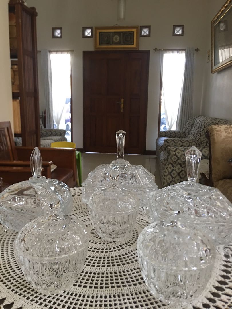 Toples crystal putih set, Perabotan Rumah di Carousell