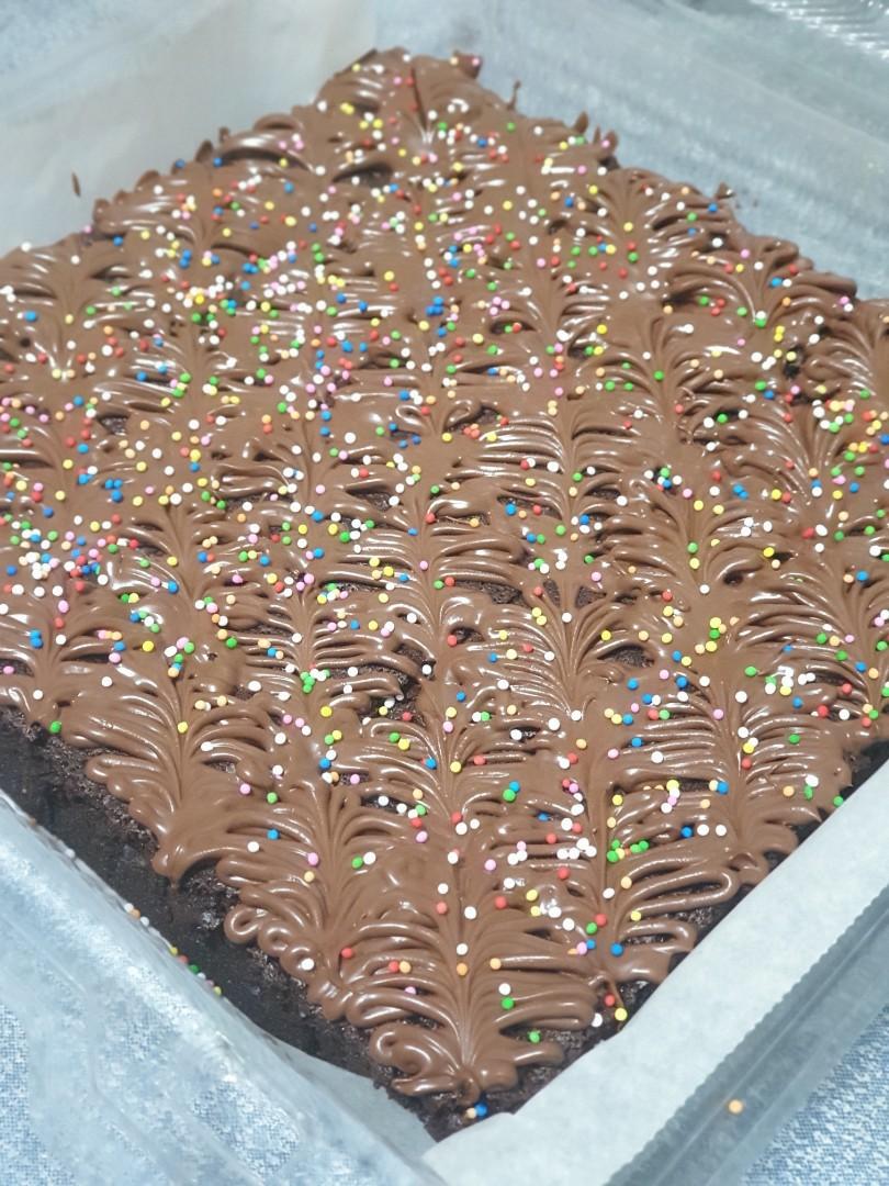 HALAL FUDGY BROWNIES, Food & Drinks, Homemade Bakes on Carousell