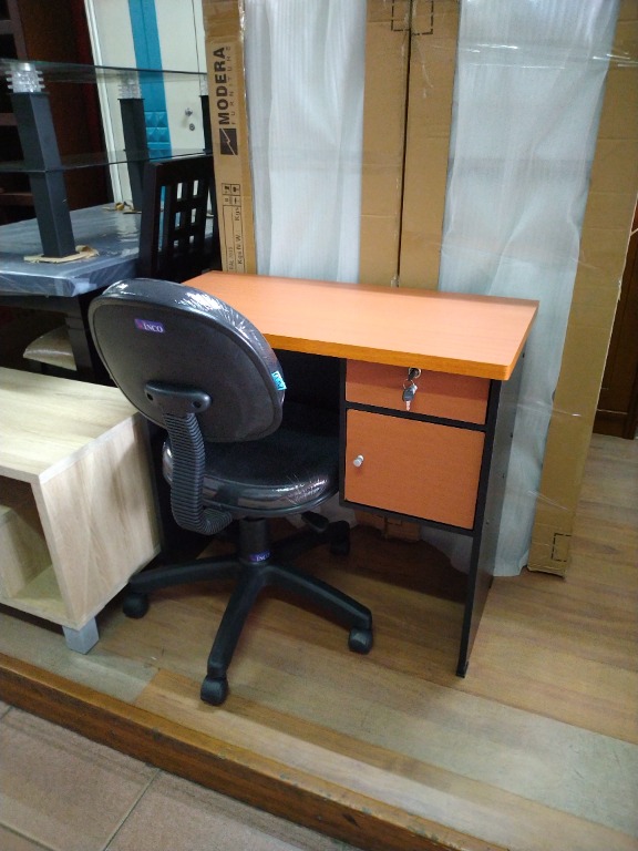 Set Meja kerja dan kursi kerja, Perabotan Rumah di Carousell