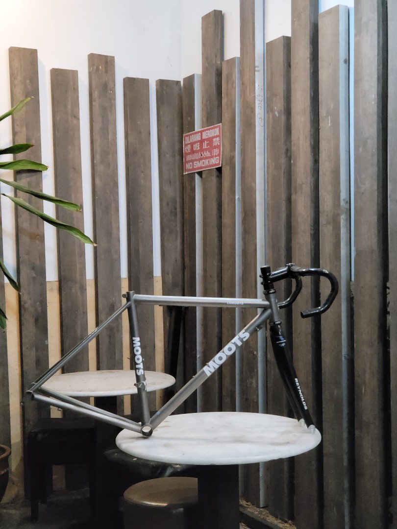 Moots Vamoots Titanium frame, Sports Equipment, Bicycles & Parts ...