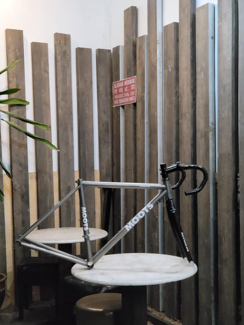 Moots Vamoots Titanium frame, Sports Equipment, Bicycles & Parts ...