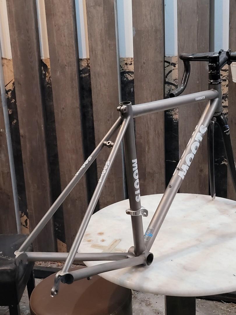 Moots Vamoots Titanium frame, Sports Equipment, Bicycles & Parts ...