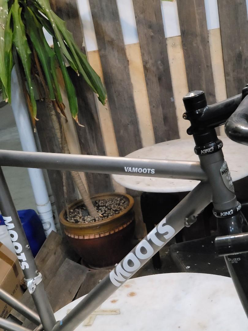 Moots Vamoots Titanium frame, Sports Equipment, Bicycles & Parts ...