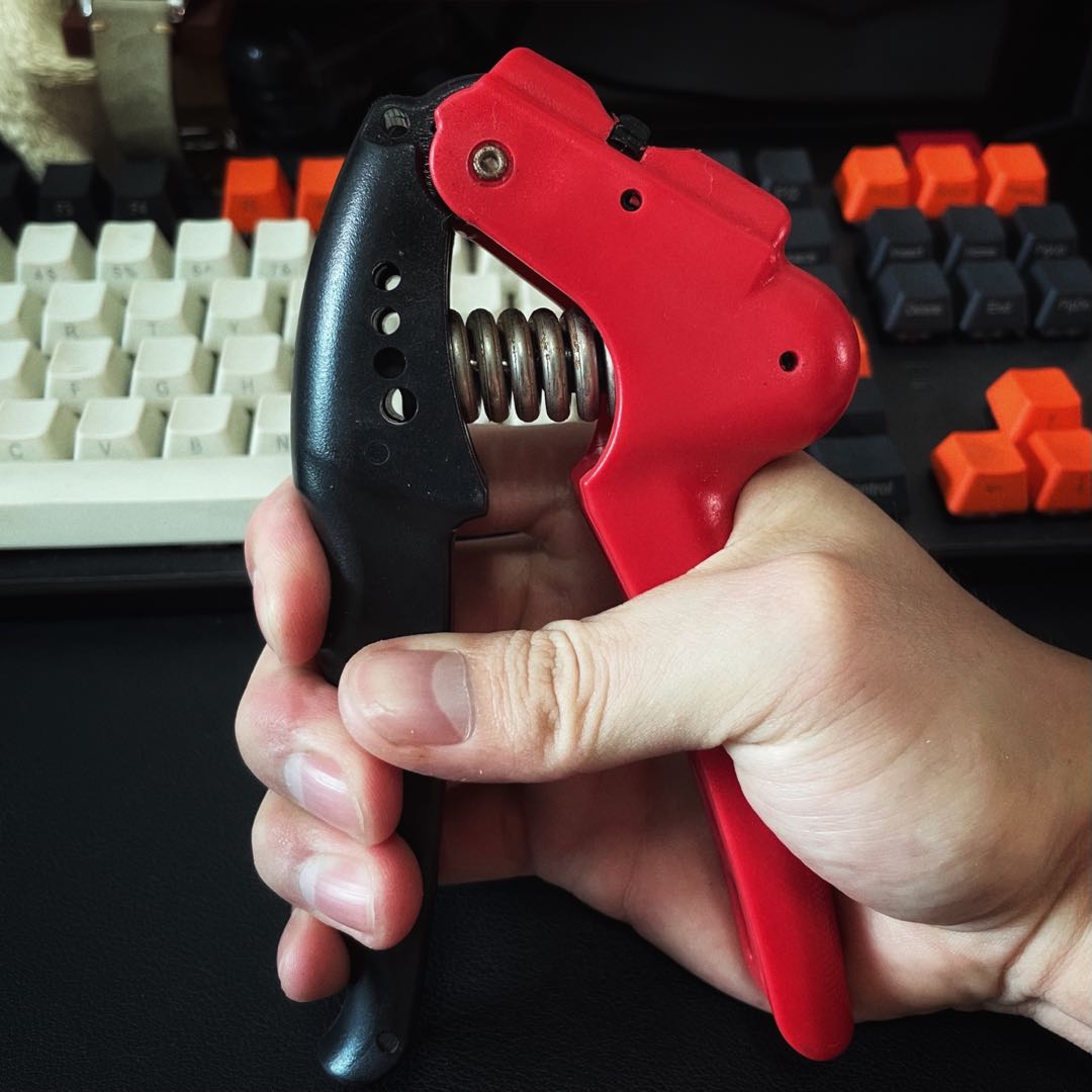 Adjustable hand gripper, Sports Equipment, Exercise & Fitness, Weights ...