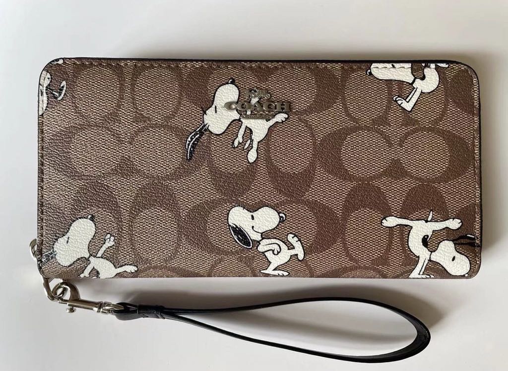 Coach X Snoopy Signature Wallet, Women's Fashion, Bags & Wallets ...