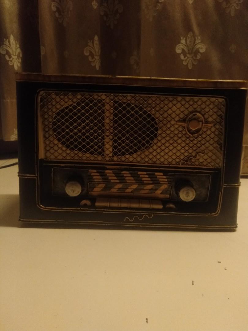 Old fashioned radio Replica, Hobbies & Toys, Memorabilia & Collectibles ...