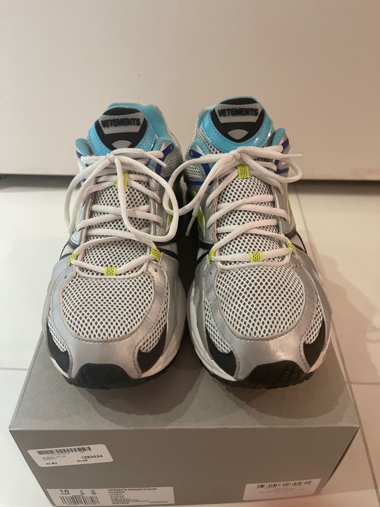 vetements premier runner, Men's Fashion, Footwear, Sneakers on Carousell