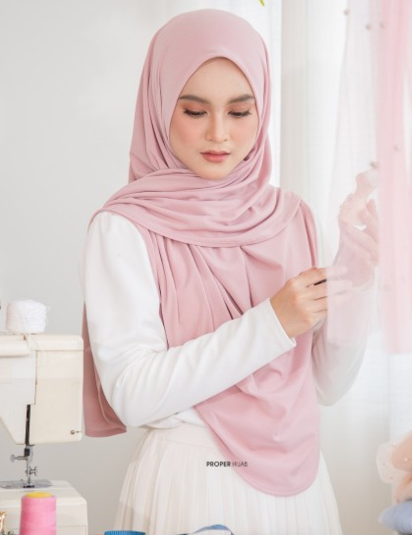 Proper Hijab Molly Bae Sakura, Women's Fashion, Muslimah Fashion ...