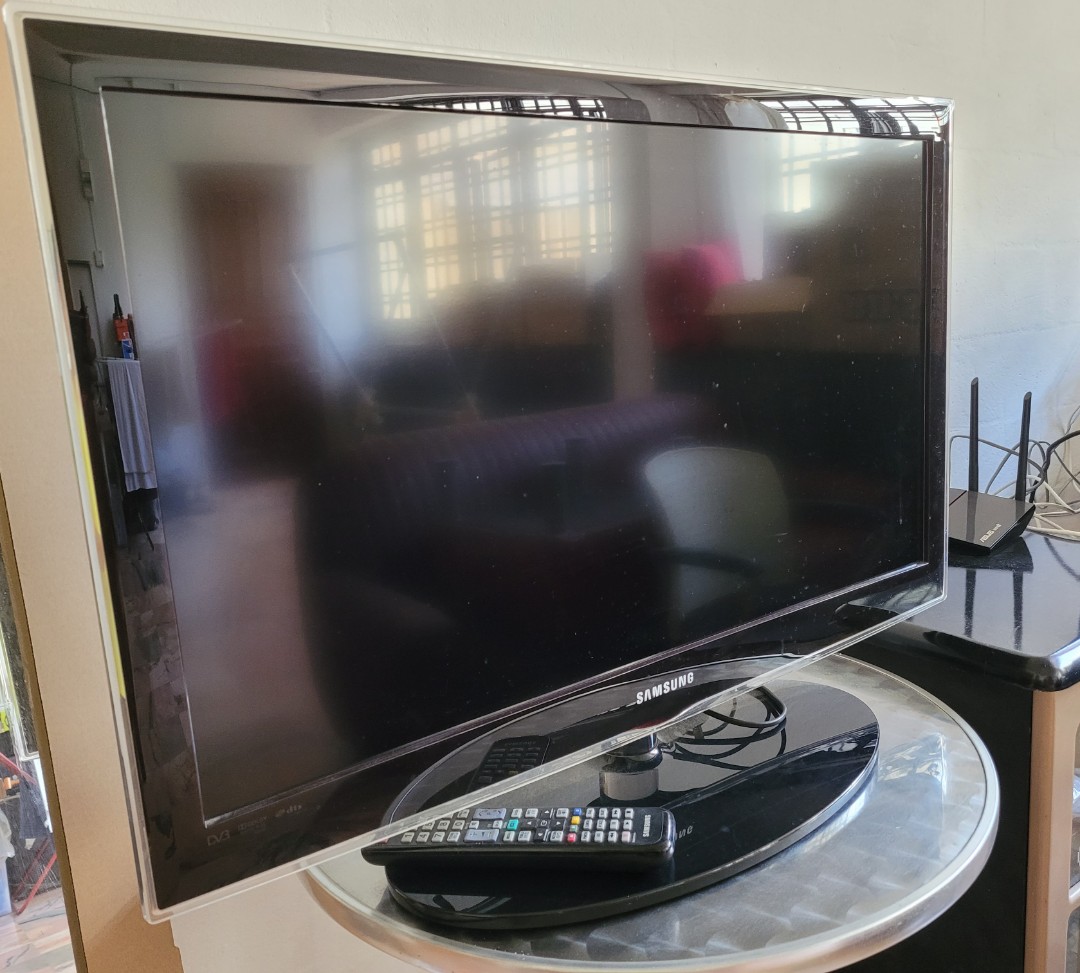 Samsung 32" LED TV UA32C4000, TV & Home Appliances, TV & Entertainment ...