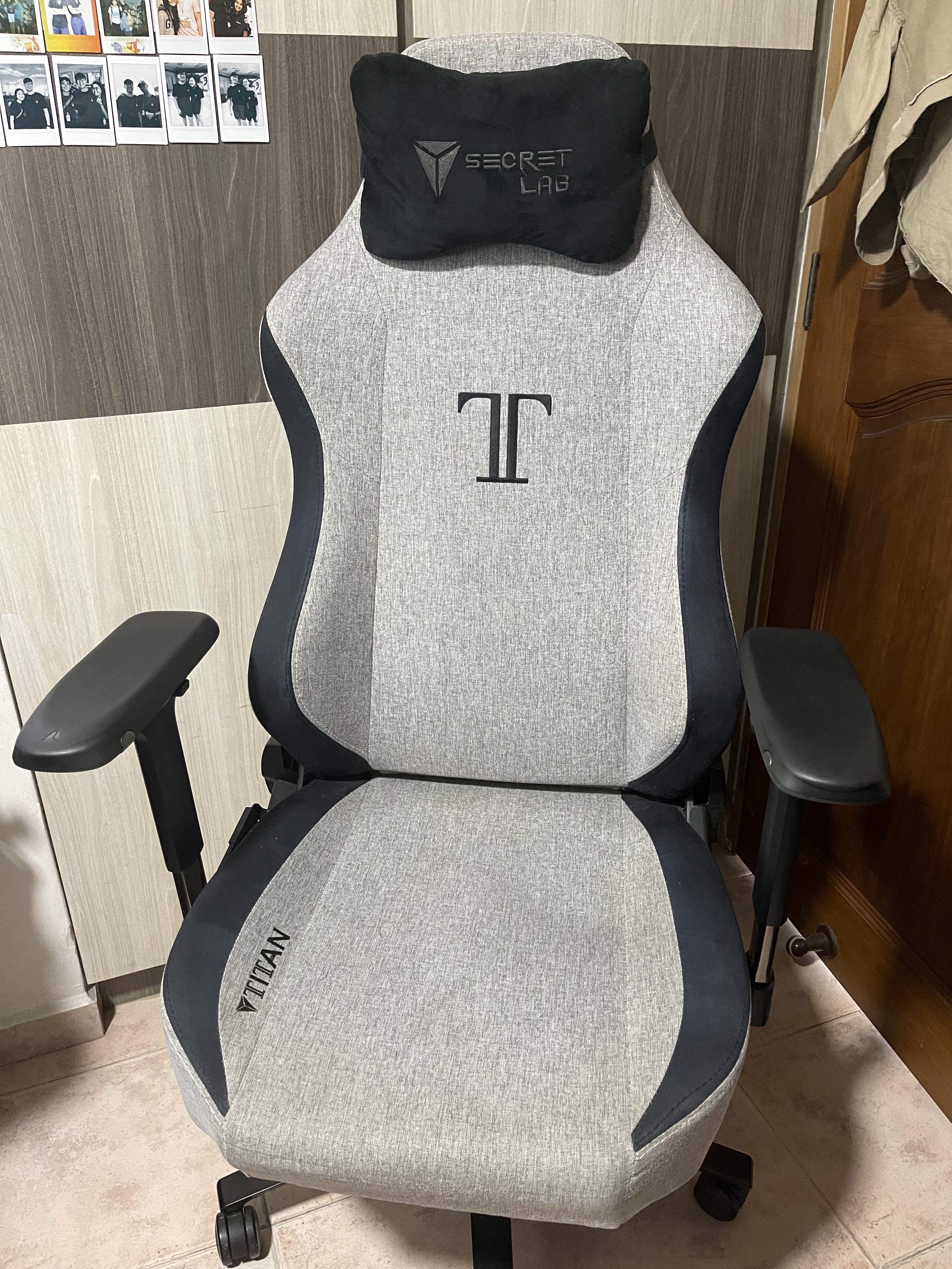 Secret Lab Titan 2018 with NEW 2020 Arm Rests, Furniture & Home Living ...